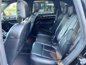 Black Porsche Cayenne 2014 in Kaunas, with an engine capacity of 4.13 L and mileage of 254 thousand km for 21900 €, photo 25 on AUTOMOTO.COM.LV