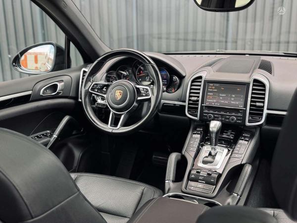 Melns Porsche Cayenne 2014 Kauņa, ar dzinēja tilpumu 3.00 L un nobraukumu 229 tūkst. km par 21900 €, foto 2 vietnē AUTOMOTO.COM.LV