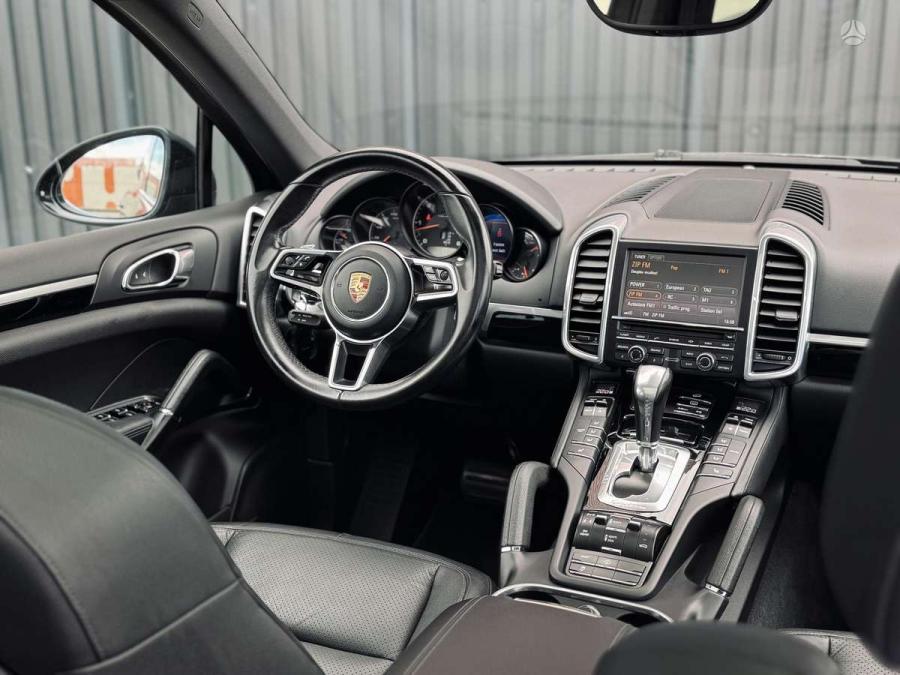 Melns Porsche Cayenne 2014 Kauņa, ar dzinēja tilpumu 3.00 L un nobraukumu 229 tūkst. km par 21900 €, foto 3 vietnē AUTOMOTO.COM.LV