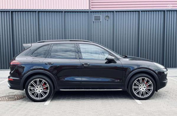 Melns Porsche Cayenne 2014 Kauņa, ar dzinēja tilpumu 3.00 L un nobraukumu 229 tūkst. km par 21900 €, foto 7 vietnē AUTOMOTO.COM.LV