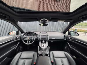 Melns Porsche Cayenne 2014 Kauņa, ar dzinēja tilpumu 3.00 L un nobraukumu 229 tūkst. km par 21900 €, foto 11 vietnē AUTOMOTO.COM.LV