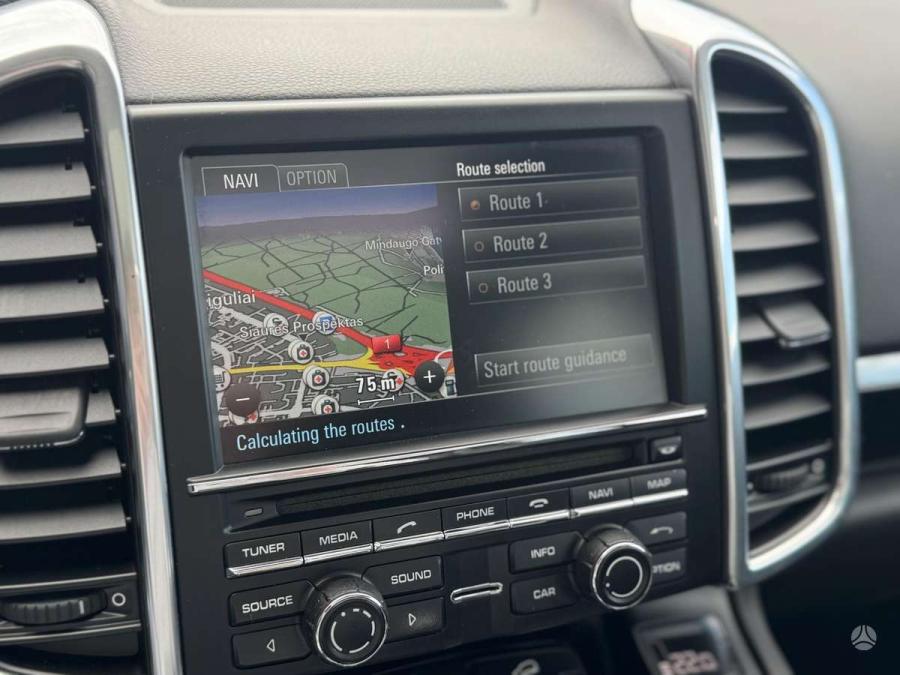 Melns Porsche Cayenne 2014 Kauņa, ar dzinēja tilpumu 3.00 L un nobraukumu 229 tūkst. km par 21900 €, foto 16 vietnē AUTOMOTO.COM.LV