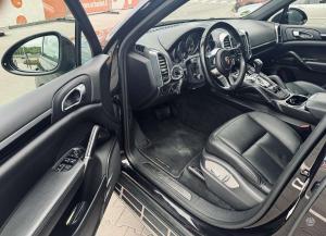 Melns Porsche Cayenne 2014 Kauņa, ar dzinēja tilpumu 3.00 L un nobraukumu 229 tūkst. km par 21900 €, foto 18 vietnē AUTOMOTO.COM.LV