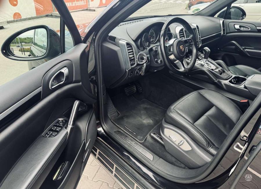 Melns Porsche Cayenne 2014 Kauņa, ar dzinēja tilpumu 3.00 L un nobraukumu 229 tūkst. km par 21900 €, foto 18 vietnē AUTOMOTO.COM.LV