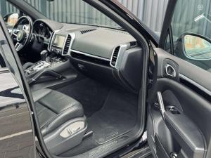 Melns Porsche Cayenne 2014 Kauņa, ar dzinēja tilpumu 3.00 L un nobraukumu 229 tūkst. km par 21900 €, foto 21 vietnē AUTOMOTO.COM.LV