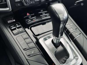 Melns Porsche Cayenne 2014 Kauņa, ar dzinēja tilpumu 3.00 L un nobraukumu 229 tūkst. km par 21900 €, foto 24 vietnē AUTOMOTO.COM.LV