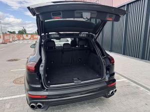 Melns Porsche Cayenne 2014 Kauņa, ar dzinēja tilpumu 3.00 L un nobraukumu 229 tūkst. km par 21900 €, foto 27 vietnē AUTOMOTO.COM.LV