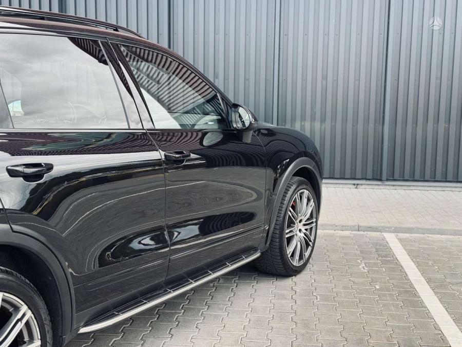 Melns Porsche Cayenne 2014 Kauņa, ar dzinēja tilpumu 3.00 L un nobraukumu 229 tūkst. km par 21900 €, foto 33 vietnē AUTOMOTO.COM.LV