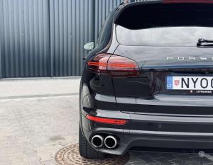 Melns Porsche Cayenne 2014 Kauņa, ar dzinēja tilpumu 3.00 L un nobraukumu 229 tūkst. km par 21900 €, foto 34 vietnē AUTOMOTO.COM.LV