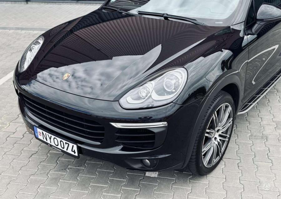 Melns Porsche Cayenne 2014 Kauņa, ar dzinēja tilpumu 3.00 L un nobraukumu 229 tūkst. km par 21900 €, foto 41 vietnē AUTOMOTO.COM.LV