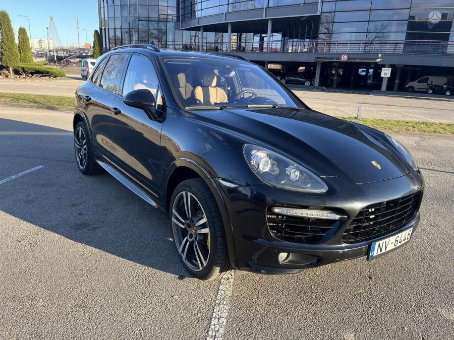 Melns Porsche Cayenne 2014 Rīga, ar dzinēja tilpumu 4.81 L un nobraukumu 250 tūkst. km par 21000 €, foto 3 vietnē AUTOMOTO.COM.LV