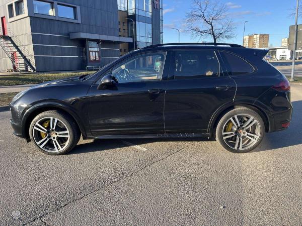 Melns Porsche Cayenne 2014 Rīga, ar dzinēja tilpumu 4.81 L un nobraukumu 250 tūkst. km par 21000 €, foto 5 vietnē AUTOMOTO.COM.LV