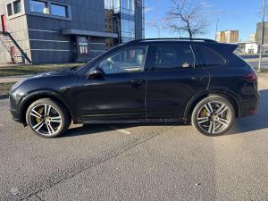 Melns Porsche Cayenne 2014 Rīga, ar dzinēja tilpumu 4.81 L un nobraukumu 250 tūkst. km par 21000 €, foto 5 vietnē AUTOMOTO.COM.LV