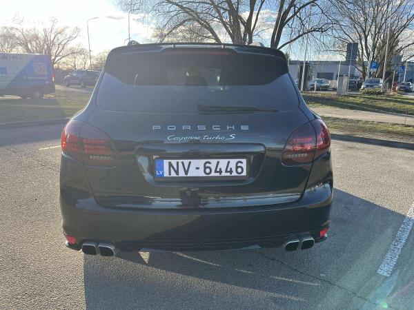 Melns Porsche Cayenne 2014 Rīga, ar dzinēja tilpumu 4.81 L un nobraukumu 250 tūkst. km par 21000 €, foto 6 vietnē AUTOMOTO.COM.LV