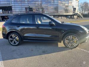 Melns Porsche Cayenne 2014 Rīga, ar dzinēja tilpumu 4.81 L un nobraukumu 250 tūkst. km par 21000 €, foto 7 vietnē AUTOMOTO.COM.LV