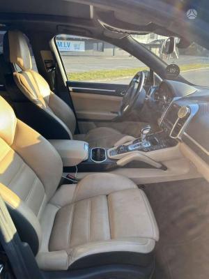 Melns Porsche Cayenne 2014 Rīga, ar dzinēja tilpumu 4.81 L un nobraukumu 250 tūkst. km par 21000 €, foto 10 vietnē AUTOMOTO.COM.LV