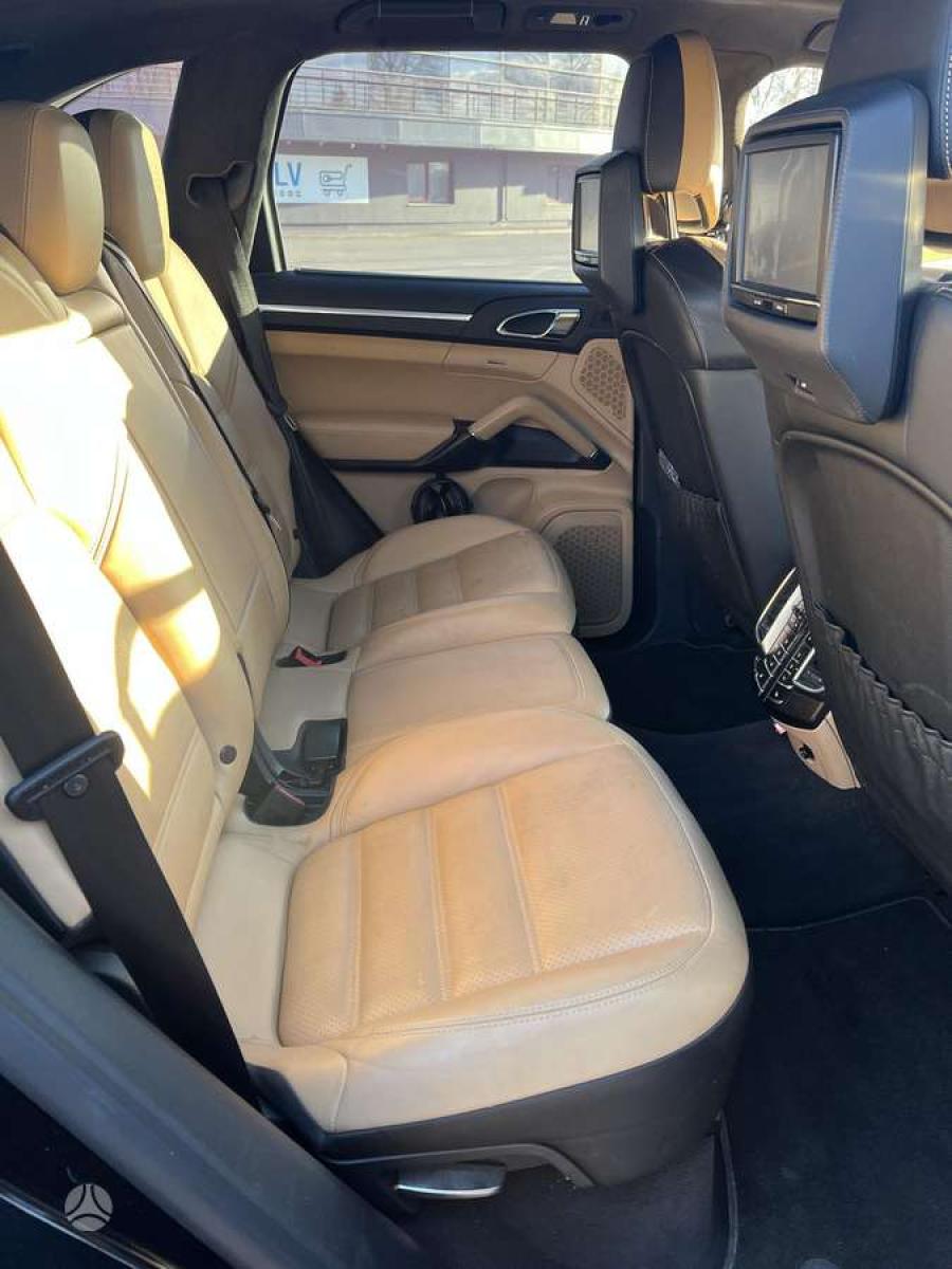 Melns Porsche Cayenne 2014 Rīga, ar dzinēja tilpumu 4.81 L un nobraukumu 250 tūkst. km par 21000 €, foto 11 vietnē AUTOMOTO.COM.LV