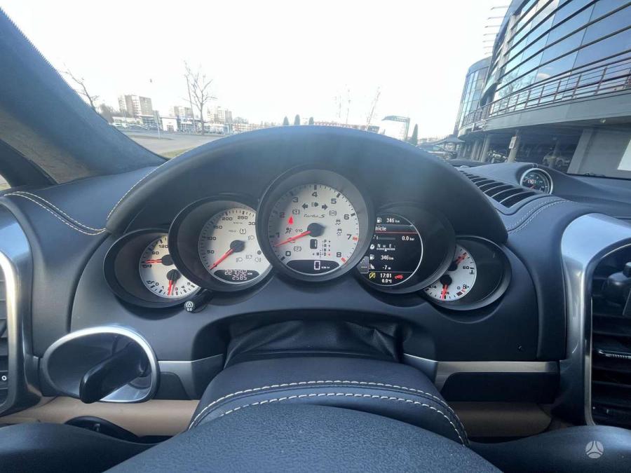 Melns Porsche Cayenne 2014 Rīga, ar dzinēja tilpumu 4.81 L un nobraukumu 250 tūkst. km par 21000 €, foto 12 vietnē AUTOMOTO.COM.LV