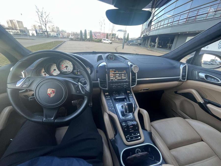 Melns Porsche Cayenne 2014 Rīga, ar dzinēja tilpumu 4.81 L un nobraukumu 250 tūkst. km par 21000 €, foto 13 vietnē AUTOMOTO.COM.LV