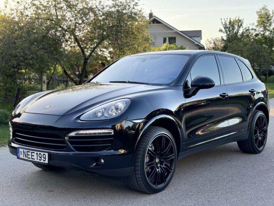 Black Porsche Cayenne 2014 in Kaunas, with an engine capacity of 4.13 L and mileage of 254 thousand km for 21900 €, photo 4 on AUTOMOTO.COM.LV