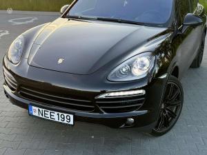 Black Porsche Cayenne 2014 in Kaunas, with an engine capacity of 4.13 L and mileage of 254 thousand km for 21900 €, photo 8 on AUTOMOTO.COM.LV