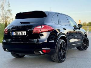 Black Porsche Cayenne 2014 in Kaunas, with an engine capacity of 4.13 L and mileage of 254 thousand km for 21900 €, photo 15 on AUTOMOTO.COM.LV
