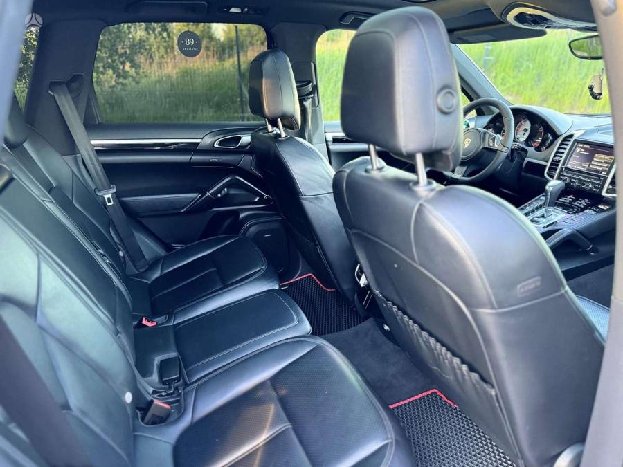 Black Porsche Cayenne 2014 in Kaunas, with an engine capacity of 4.13 L and mileage of 254 thousand km for 21900 €, photo 21 on AUTOMOTO.COM.LV