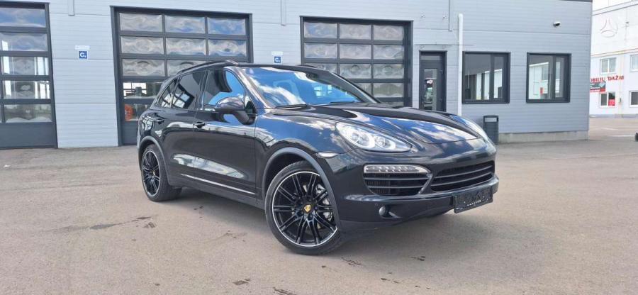 Melns Porsche Cayenne 2014 Panevēža, ar dzinēja tilpumu 4.13 L un nobraukumu 317 tūkst. km par 15700 €, foto 1 vietnē AUTOMOTO.COM.LV