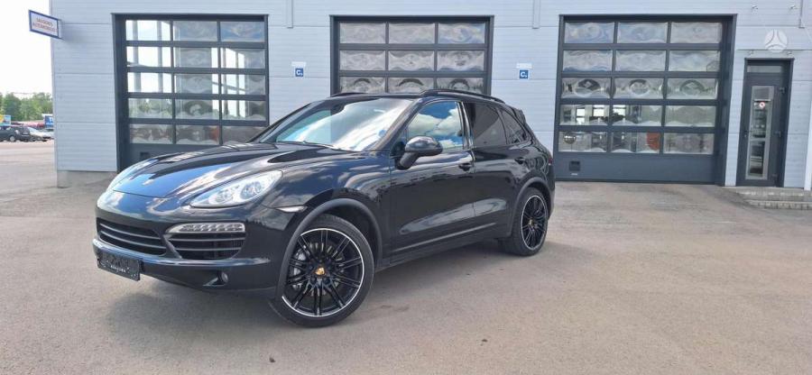 Melns Porsche Cayenne 2014 Panevēža, ar dzinēja tilpumu 4.13 L un nobraukumu 317 tūkst. km par 15700 €, foto 5 vietnē AUTOMOTO.COM.LV