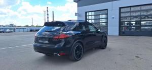 Melns Porsche Cayenne 2014 Panevēža, ar dzinēja tilpumu 4.13 L un nobraukumu 317 tūkst. km par 15700 €, foto 8 vietnē AUTOMOTO.COM.LV