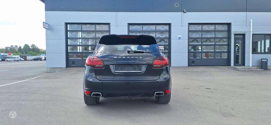Melns Porsche Cayenne 2014 Panevēža, ar dzinēja tilpumu 4.13 L un nobraukumu 317 tūkst. km par 15700 €, foto 9 vietnē AUTOMOTO.COM.LV