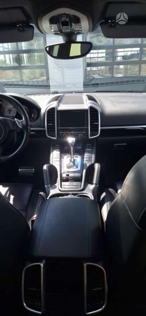 Melns Porsche Cayenne 2014 Panevēža, ar dzinēja tilpumu 4.13 L un nobraukumu 317 tūkst. km par 15700 €, foto 11 vietnē AUTOMOTO.COM.LV