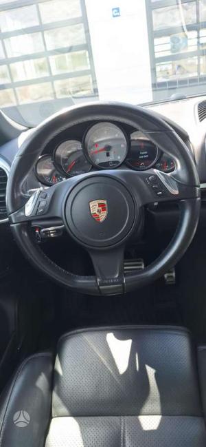 Melns Porsche Cayenne 2014 Panevēža, ar dzinēja tilpumu 4.13 L un nobraukumu 317 tūkst. km par 15700 €, foto 13 vietnē AUTOMOTO.COM.LV