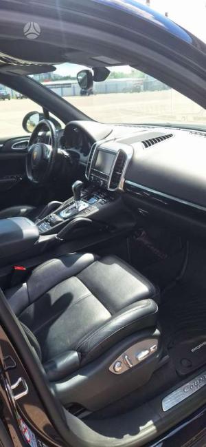 Melns Porsche Cayenne 2014 Panevēža, ar dzinēja tilpumu 4.13 L un nobraukumu 317 tūkst. km par 15700 €, foto 14 vietnē AUTOMOTO.COM.LV