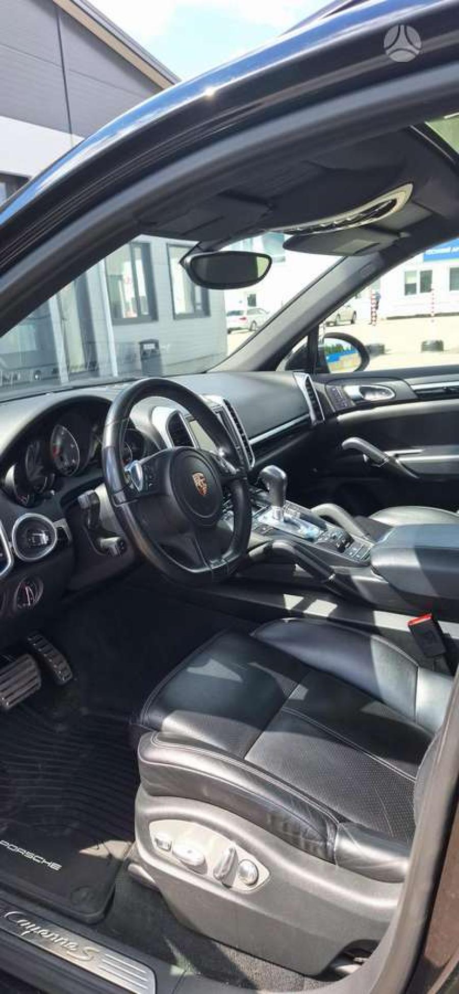 Melns Porsche Cayenne 2014 Panevēža, ar dzinēja tilpumu 4.13 L un nobraukumu 317 tūkst. km par 15700 €, foto 16 vietnē AUTOMOTO.COM.LV