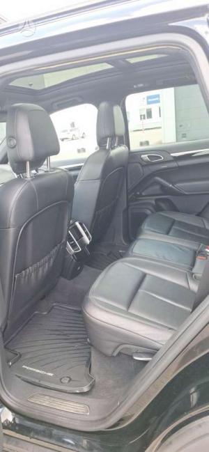 Melns Porsche Cayenne 2014 Panevēža, ar dzinēja tilpumu 4.13 L un nobraukumu 317 tūkst. km par 15700 €, foto 19 vietnē AUTOMOTO.COM.LV