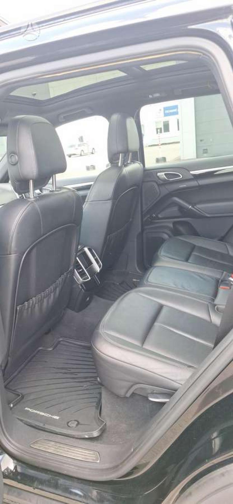 Melns Porsche Cayenne 2014 Panevēža, ar dzinēja tilpumu 4.13 L un nobraukumu 317 tūkst. km par 15700 €, foto 19 vietnē AUTOMOTO.COM.LV