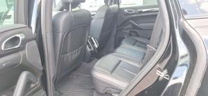 Melns Porsche Cayenne 2014 Panevēža, ar dzinēja tilpumu 4.13 L un nobraukumu 317 tūkst. km par 15700 €, foto 20 vietnē AUTOMOTO.COM.LV