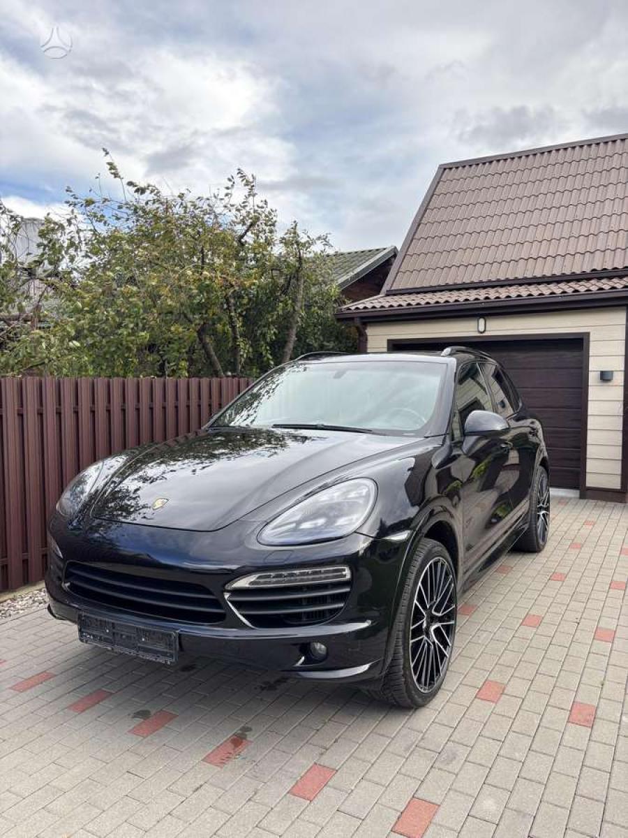 Melns Porsche Cayenne 2014 Marijampole, ar dzinēja tilpumu 4.13 L un nobraukumu 248 tūkst. km par 20500 €, foto 1 vietnē AUTOMOTO.COM.LV