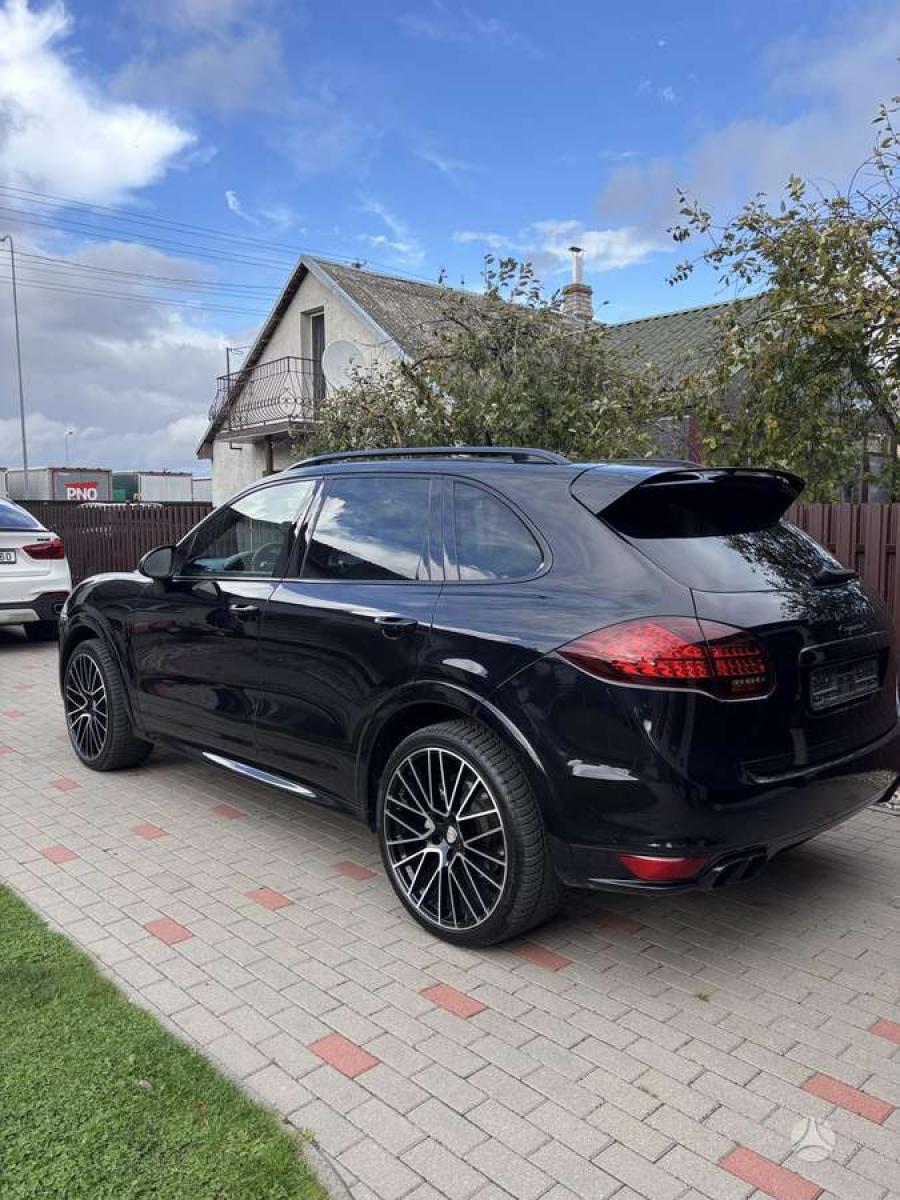 Melns Porsche Cayenne 2014 Marijampole, ar dzinēja tilpumu 4.13 L un nobraukumu 248 tūkst. km par 20500 €, foto 4 vietnē AUTOMOTO.COM.LV