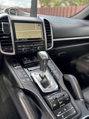 Melns Porsche Cayenne 2014 Marijampole, ar dzinēja tilpumu 4.13 L un nobraukumu 248 tūkst. km par 20500 €, foto 8 vietnē AUTOMOTO.COM.LV