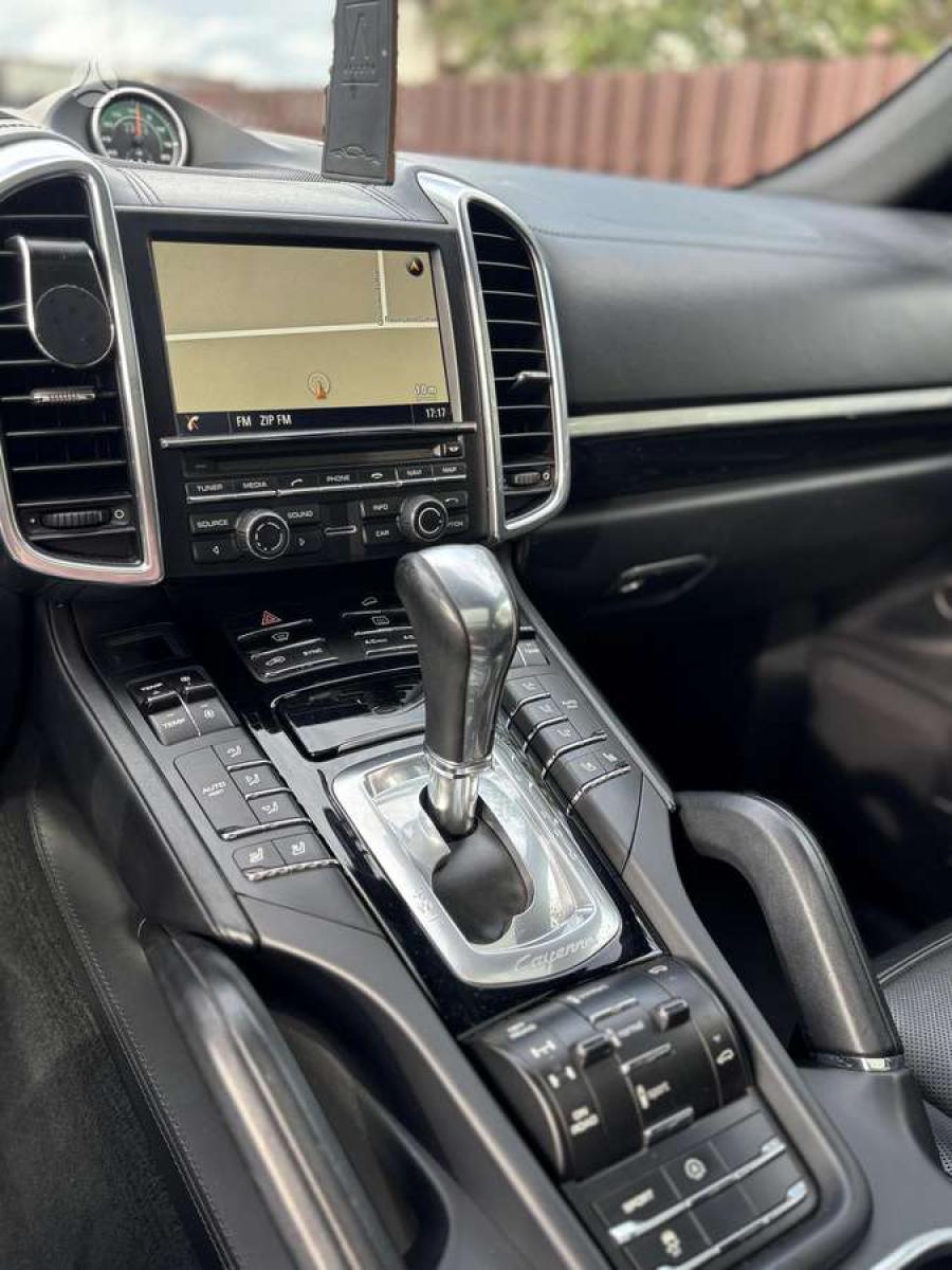 Melns Porsche Cayenne 2014 Marijampole, ar dzinēja tilpumu 4.13 L un nobraukumu 248 tūkst. km par 20500 €, foto 8 vietnē AUTOMOTO.COM.LV
