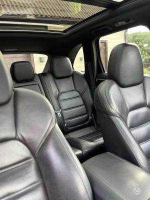 Melns Porsche Cayenne 2014 Marijampole, ar dzinēja tilpumu 4.13 L un nobraukumu 248 tūkst. km par 20500 €, foto 10 vietnē AUTOMOTO.COM.LV