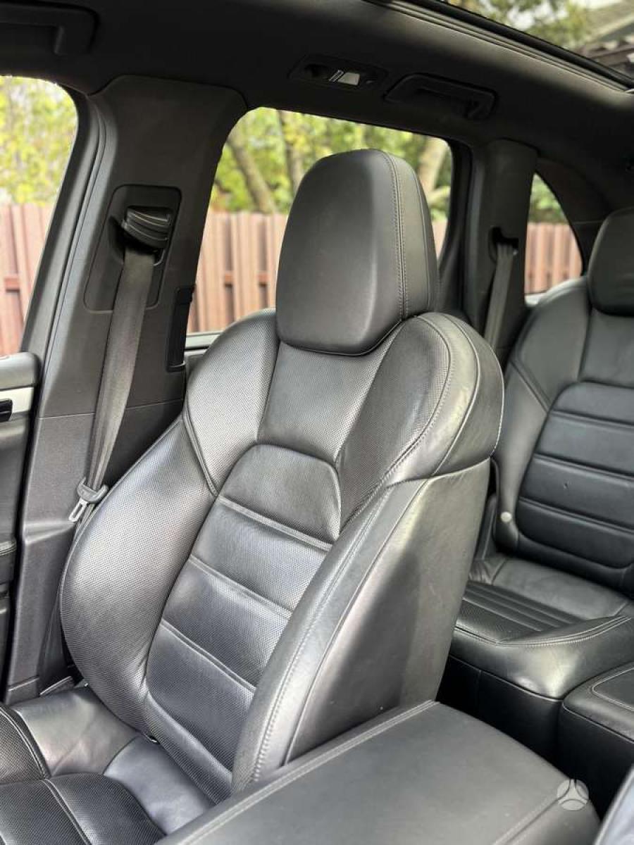 Melns Porsche Cayenne 2014 Marijampole, ar dzinēja tilpumu 4.13 L un nobraukumu 248 tūkst. km par 20500 €, foto 12 vietnē AUTOMOTO.COM.LV