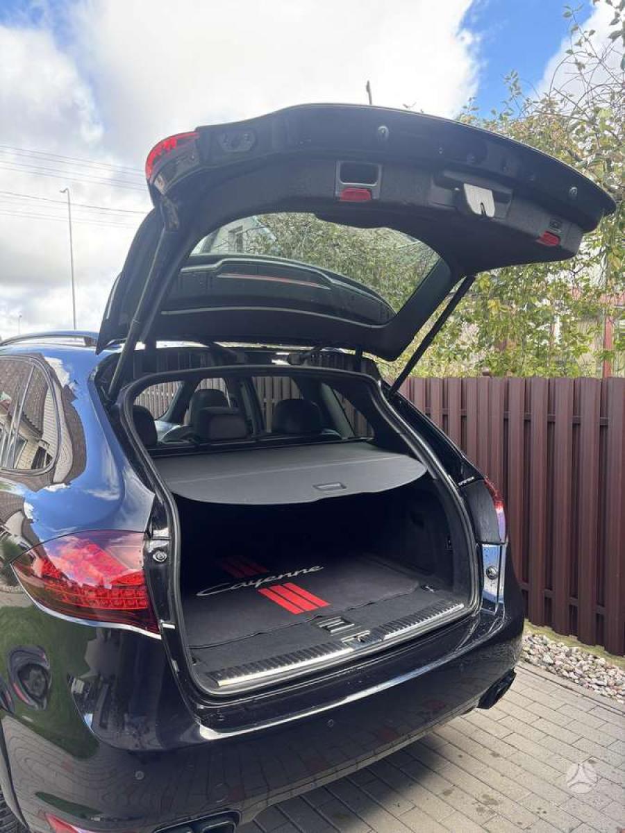 Melns Porsche Cayenne 2014 Marijampole, ar dzinēja tilpumu 4.13 L un nobraukumu 248 tūkst. km par 20500 €, foto 14 vietnē AUTOMOTO.COM.LV