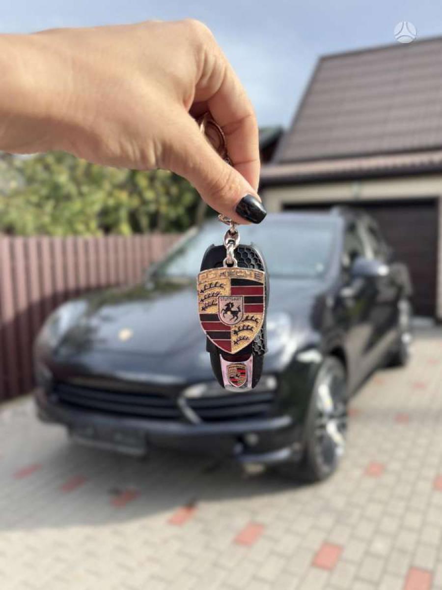 Melns Porsche Cayenne 2014 Marijampole, ar dzinēja tilpumu 4.13 L un nobraukumu 248 tūkst. km par 20500 €, foto 17 vietnē AUTOMOTO.COM.LV
