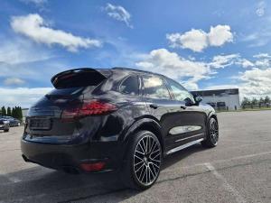 Melns Porsche Cayenne 2014 Marijampole, ar dzinēja tilpumu 4.13 L un nobraukumu 248 tūkst. km par 20500 €, foto 21 vietnē AUTOMOTO.COM.LV