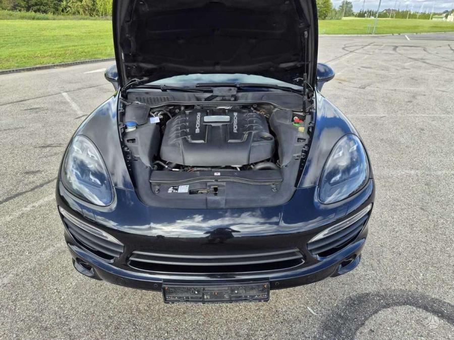 Melns Porsche Cayenne 2014 Marijampole, ar dzinēja tilpumu 4.13 L un nobraukumu 248 tūkst. km par 20500 €, foto 22 vietnē AUTOMOTO.COM.LV