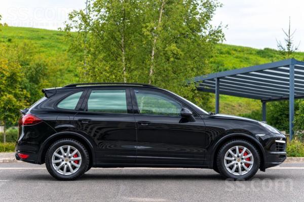 Melns Porsche Cayenne 2014 Rīga, ar dzinēja tilpumu 3.00 L un nobraukumu 166 tūkst. km par 14700 €, foto 5 vietnē AUTOMOTO.COM.LV