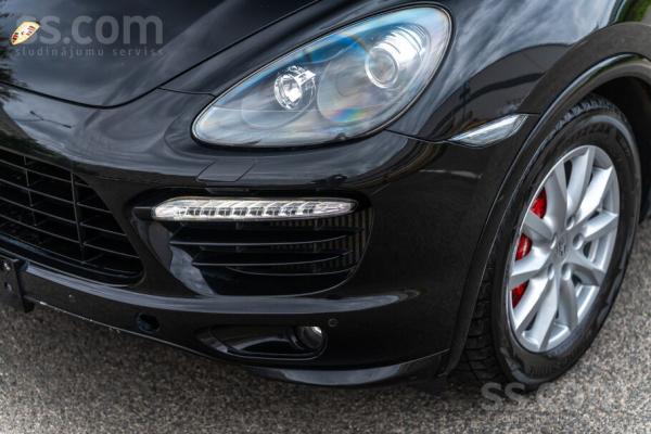 Melns Porsche Cayenne 2014 Rīga, ar dzinēja tilpumu 3.00 L un nobraukumu 166 tūkst. km par 14700 €, foto 10 vietnē AUTOMOTO.COM.LV